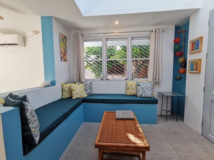Magayon Blue House In The Heart Of Legazpi - Legazpi City