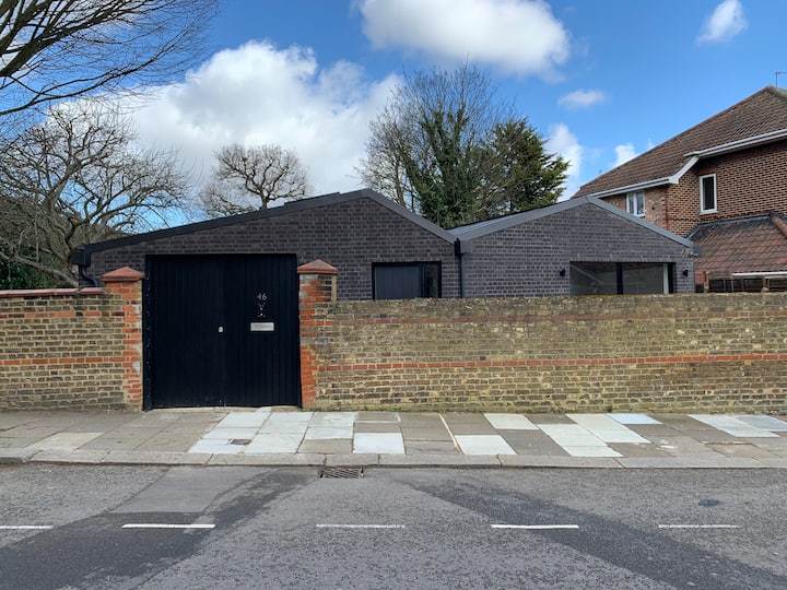 Luxury 2 Bedroom Detached New Build Bungalow - 倫敦