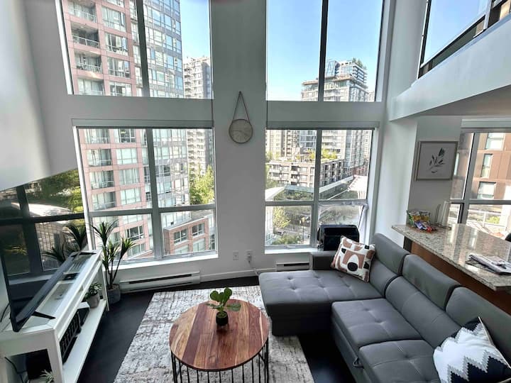 Thespot: Loft Heart Of Dt W/parking & City Views - Vancouver