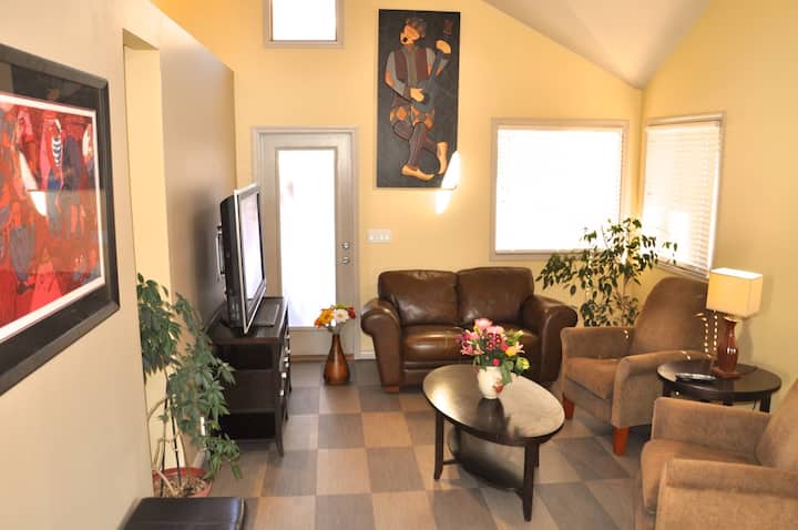 Two-bedroom House By The Lake In Downtown Kelowna - Kelowna