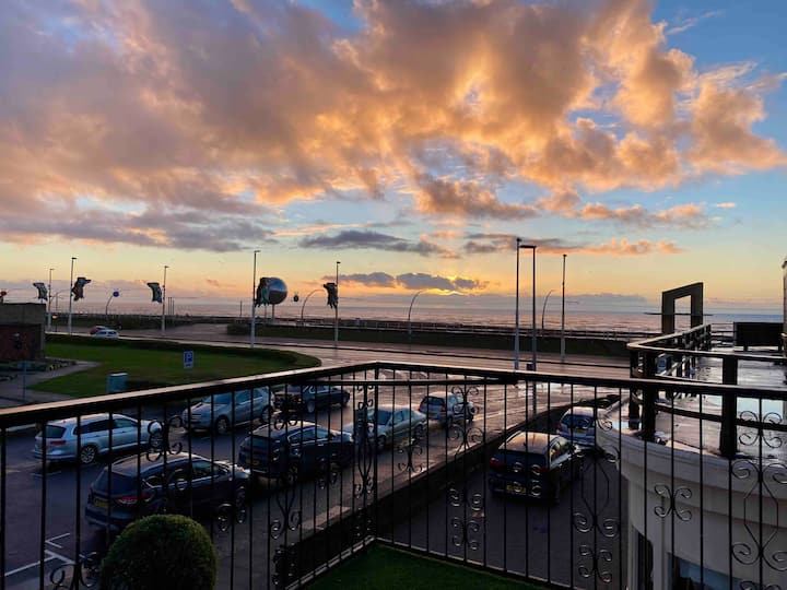 Coral Suite Pleasure Beach 2bed Balcony Apartment - Blackpool