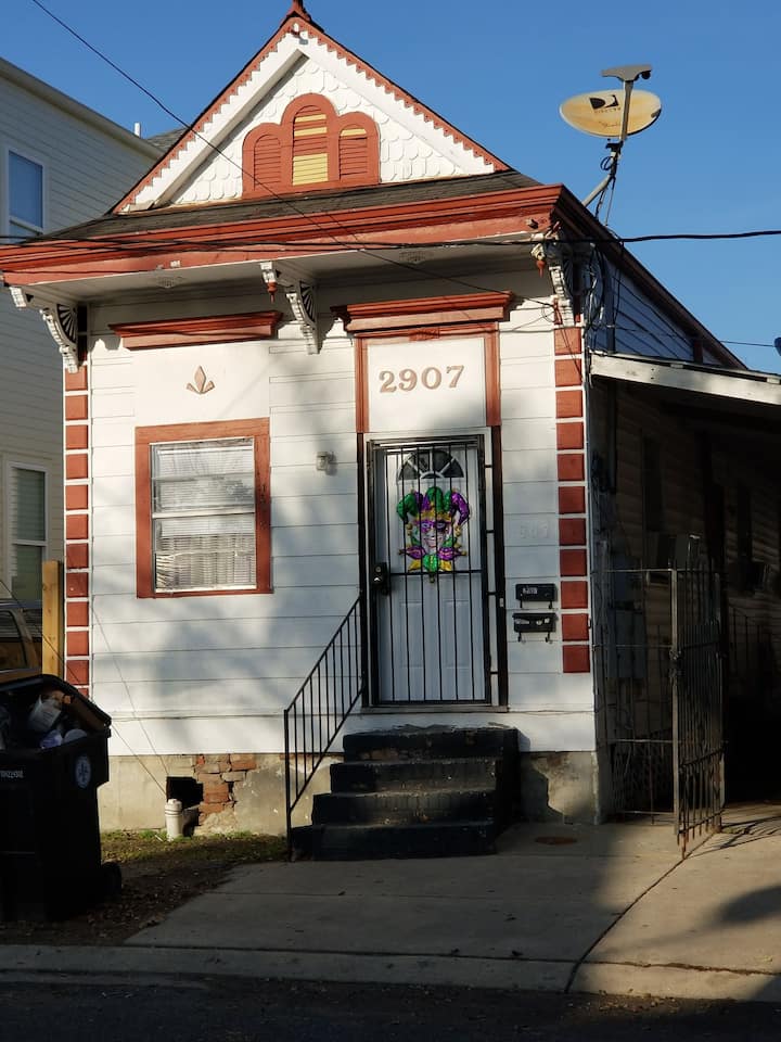 Spacious Mid City Shotgun W/ Off Street Parking - New Orleans, LA