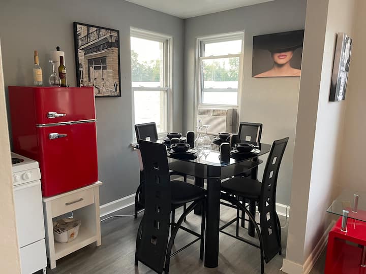 New York 
Chic, City-styled 1 Bdrm Apt. - Notre Dame, IN