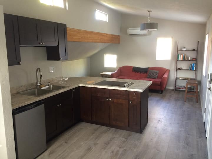The Garret: Clean, Convenient, Uo Track, Football - Springfield, OR