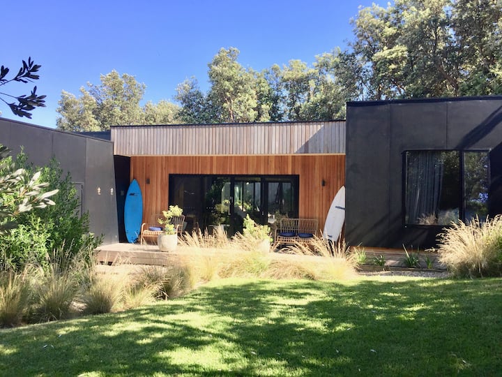 Black Pebble Beach House - San Remo