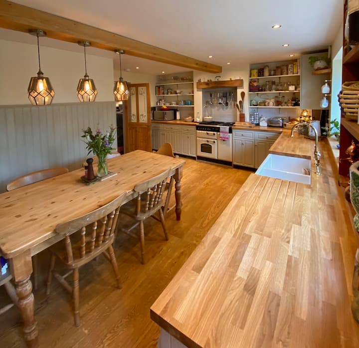 Cozy Spacious Cottage A Few Minutes Walk From Town - Frome