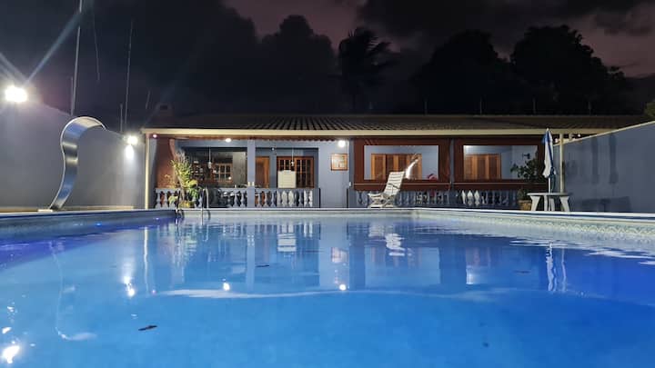 Casa Agradável Com Piscina - Peruíbe