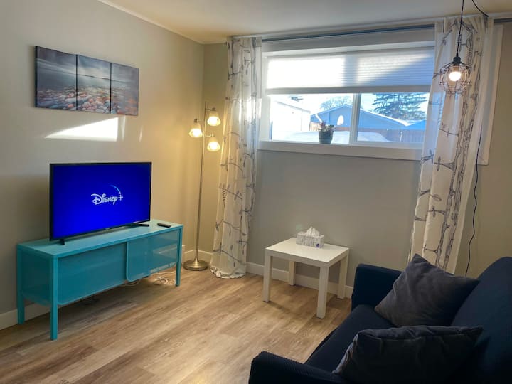 Cozy Getaway | Broadway- Ideal For Long Term Stays - Saskatoon