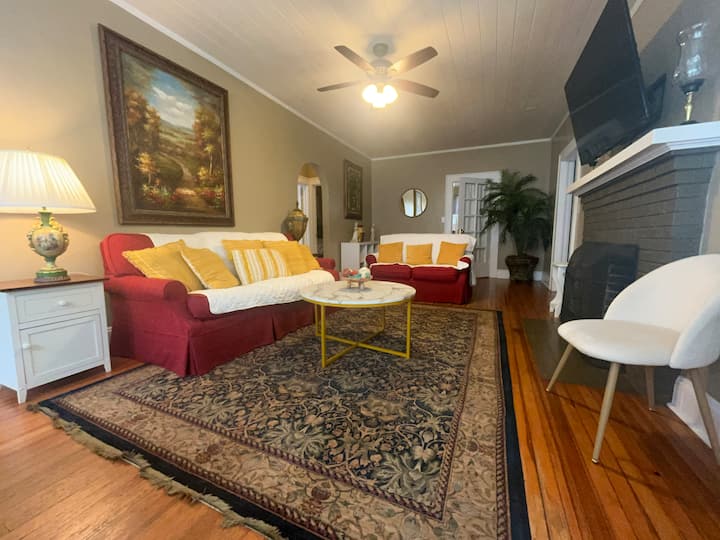 Valdosta Peaceful 4 Bedroom 2 Bath Private Home - Valdosta, GA