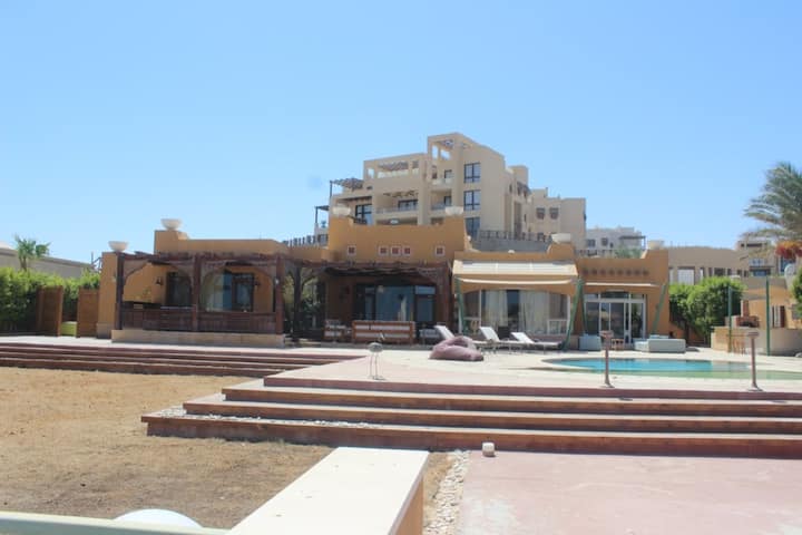 Luxurious Villa With Pool & Marina View - Hurghada