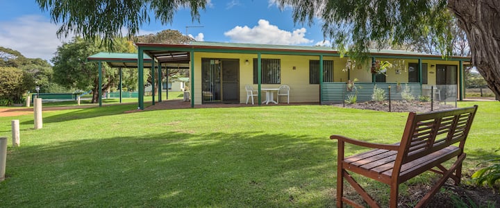 Fisherman's Hut - Self Contained Chalet - Ocean Beach