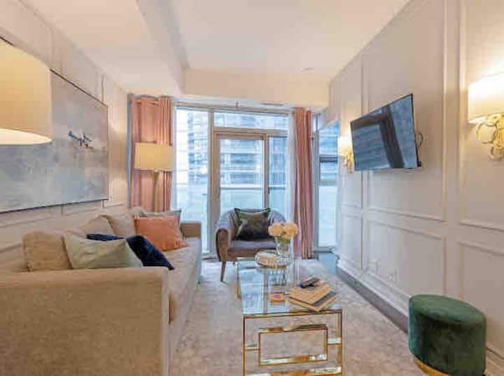 Designer Condo By Cn Tower, Downtown, Center - Mississauga