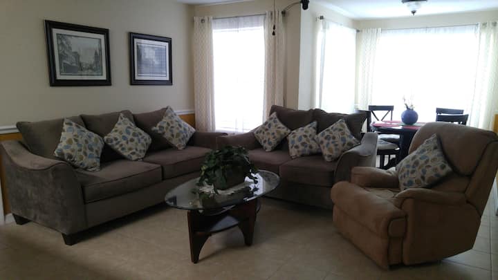 A- 2 Beds, 2 Baths Universal, Disney, Outlets - Orlando, FL