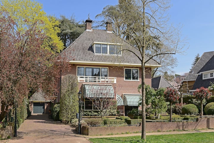 Luxurious Villa In The City Center Near Amsterdam - Huizen