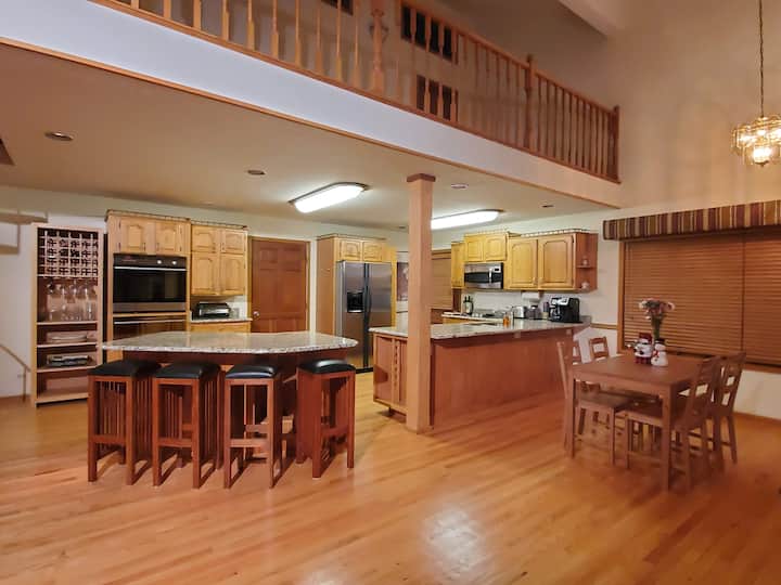 ~Fox Riverfront Home, Roku Tv, Laundry, Fast Wifi~ - Crystal Lake, IL