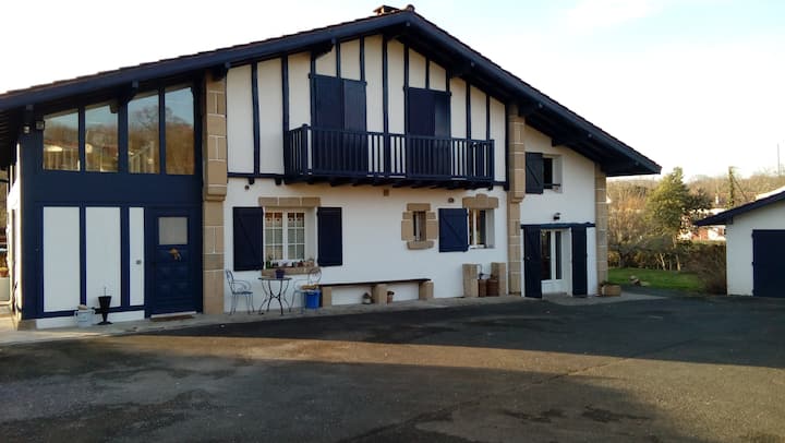 Maison Au Pied De La Rhune à 10 Min Des Plages. - Sare