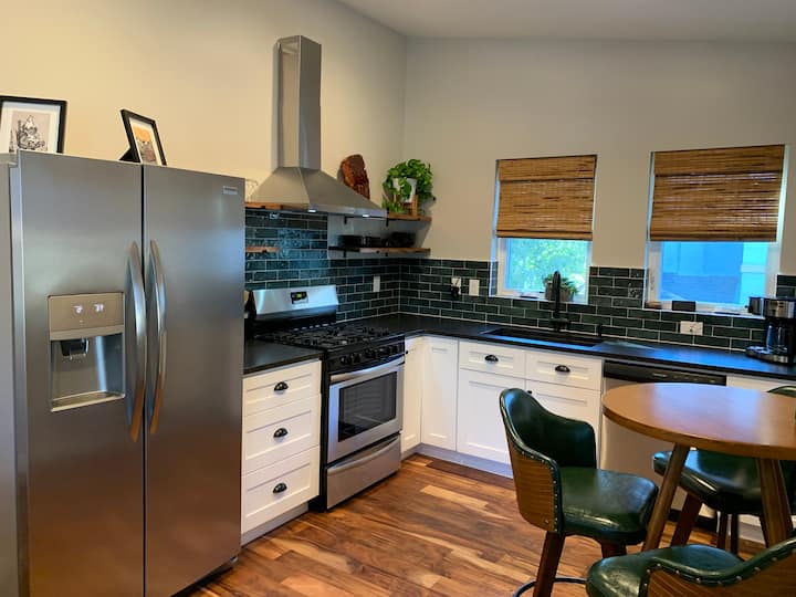 Private Unit-full Kitchen,2 Blocks From City Park! - Washington Park - Denver