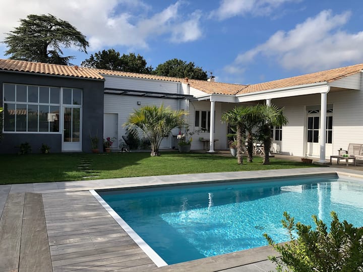 Maison M Petit-déjeuner Jacuzzi Et Piscine - Lagord