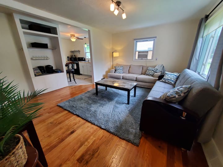 Burt Ave Ranch, King Bed, Fenced Yard, Central Air - Cayuga Lake, NY