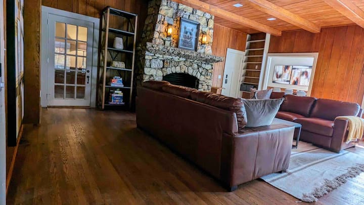Blue Mont Manor - 1918 Home Newly Renovated! - Black Mountain, NC