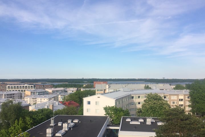 Peaceful Top Floor Apartment In Hip Area - Helsinki