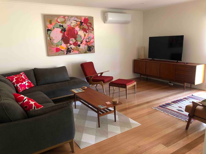 Spacious Newly Renovated 60's Style Beach House - Ocean Grove