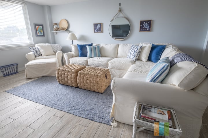 Direct Beach Access - Poolside Coastal Condo - Riviera Beach, FL