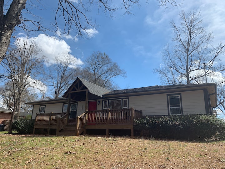 Modern Home Only 3 Miles From Downtown Greenville. - Piedmont, SC