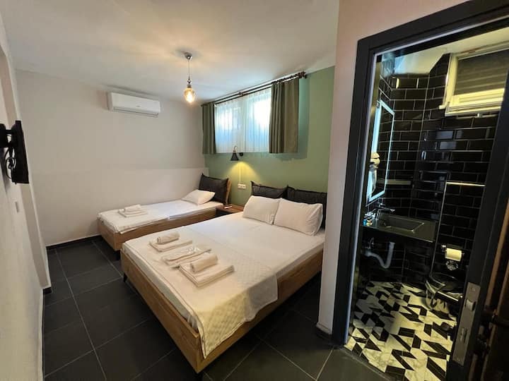 Alada Quadro Ekonomik Oda - Bozcaada