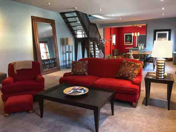 Spacious Gallery Row Downtown Apartment - Lancaster, PA