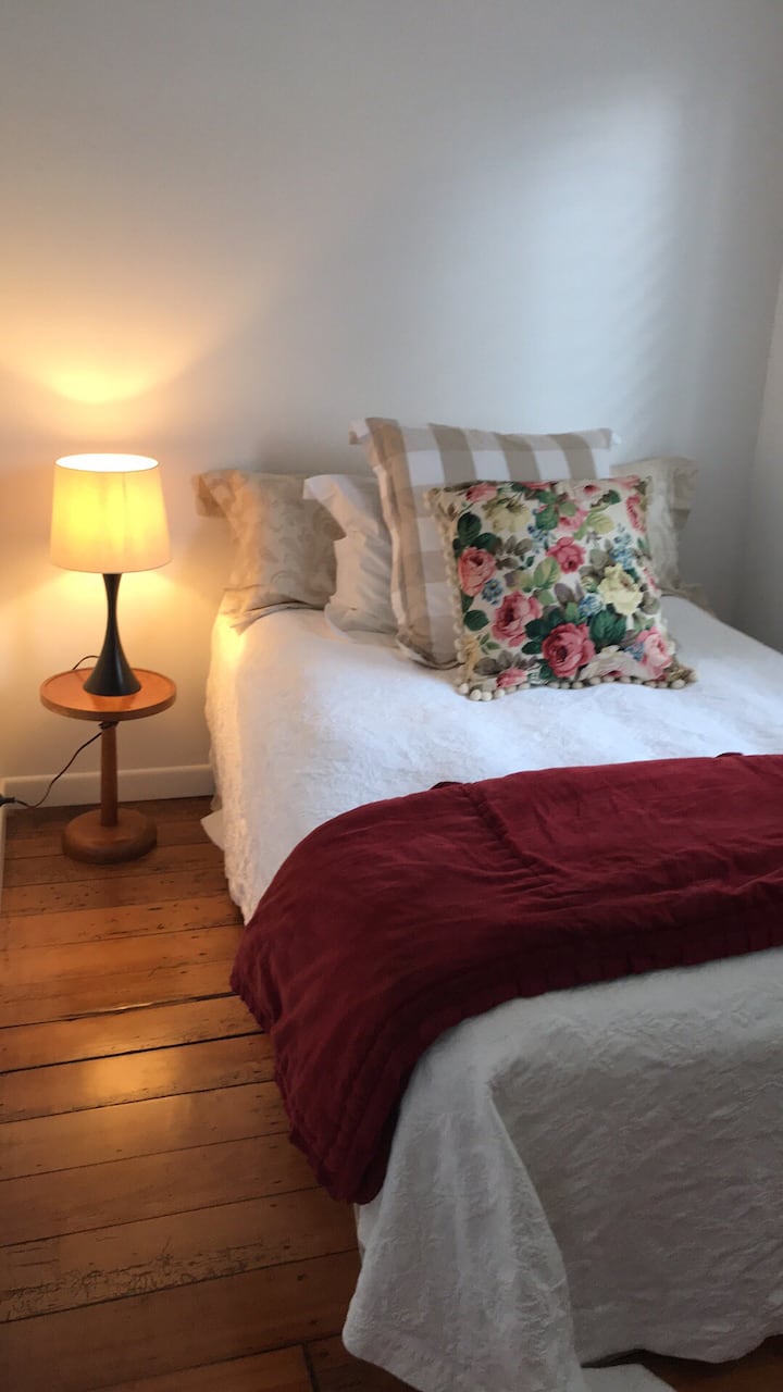 Small Private Room In Old Character Cottage - Auckland