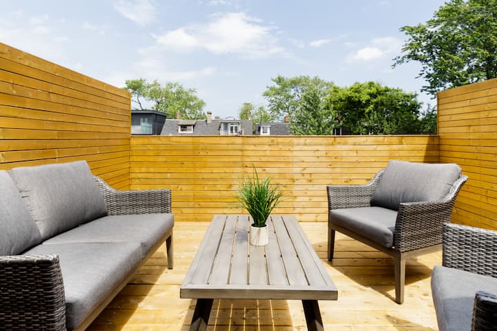 Enjoy A Coffee On The Second&third Floor With Cn Tower Views - Toronto