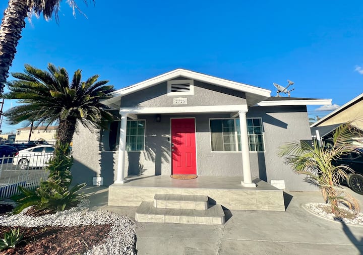 Cozy 2br 2bth Home *King Bed*free Parking* - South Gate, CA