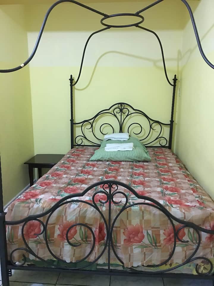 Shernette Guest House - 포트오브스페인