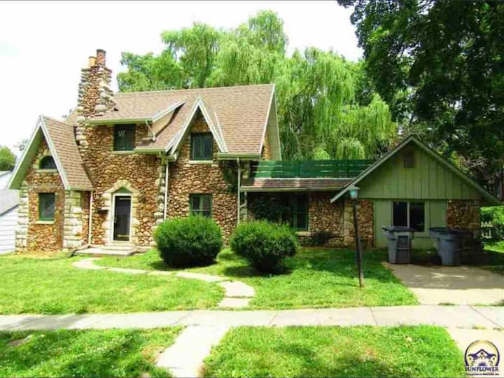 Beautiful Historic Rock House - Lyon County, KS