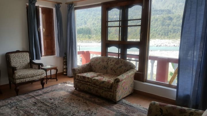 Jimmy's River Retreat Chamba
Room 4 - Chamba