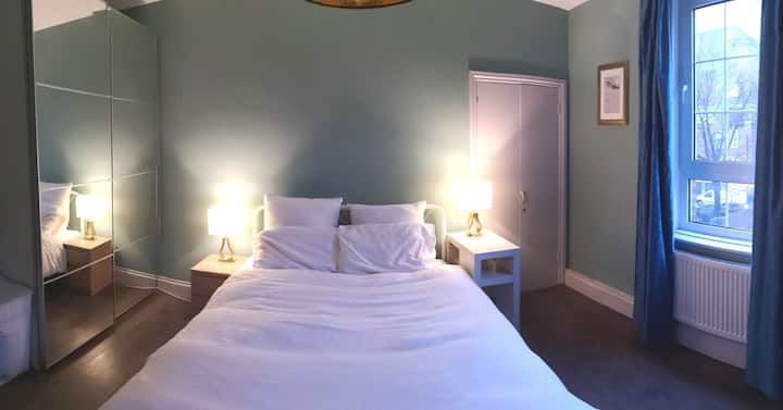 Spacious 2 Bed En-suite Apartment, 30s From Tube - Londres