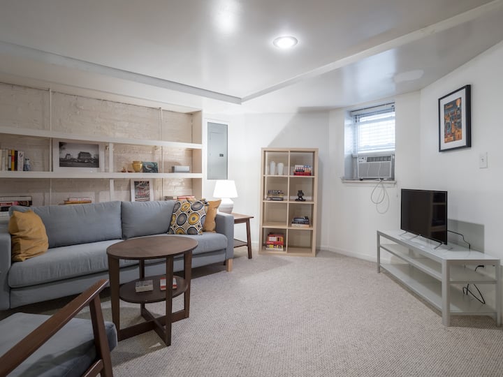 1br Apt In Dc's Stunning And Historic Capitol Hill - Washington