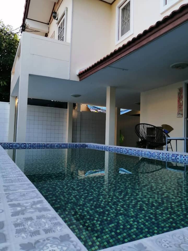 Cozy House With Private Pool - Bangkok