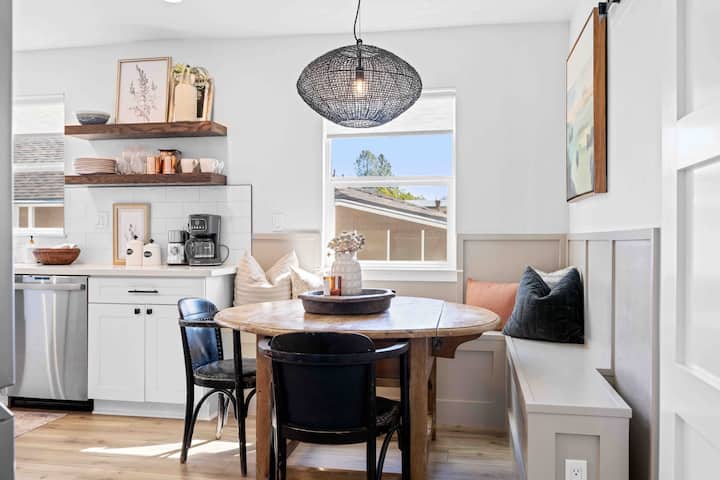 Cozy Auburn Bungalow (Sleeps 8) - Auburn, CA