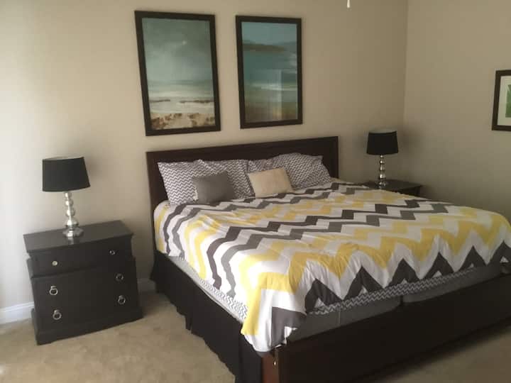5 Bedroom, 3.5 Bathroom Luxury Home - Davenport, FL
