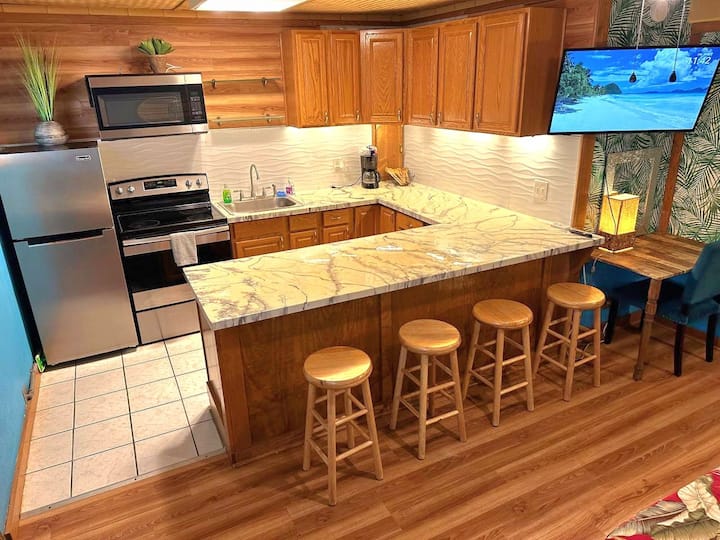 1 Bedroom Apartment In The Heart Of Waikiki - Kailua, HI