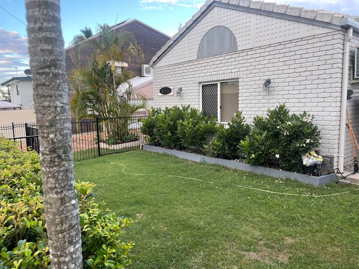 Number #1 On The Beach In Yeppoon
2 Bedroom Unit. - Yeppoon