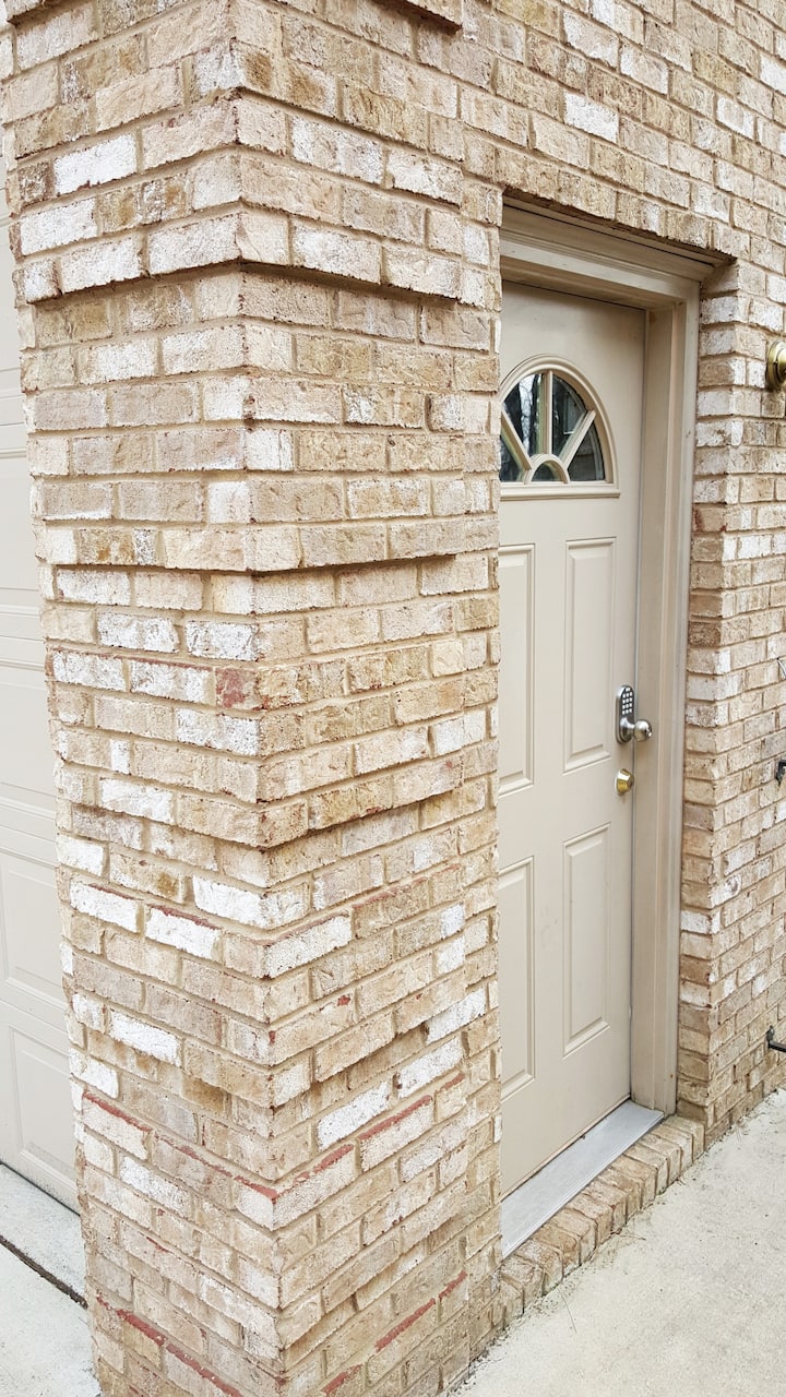 Private Carriage House Apartment - Huntsville, AL