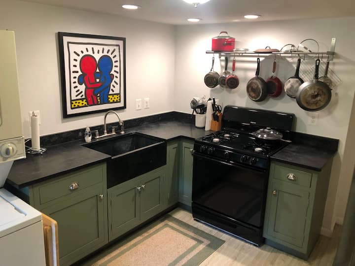 Large One Bedroom Apartment In Mt. Pleasant - Bethesda, MD