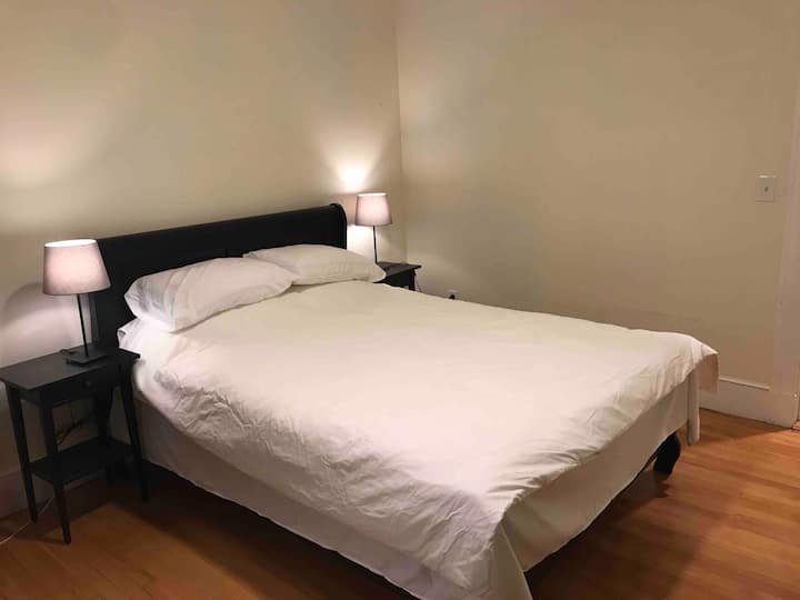 Large, Sunny Room B In 3 Bdrm Apt - Somerville, MA