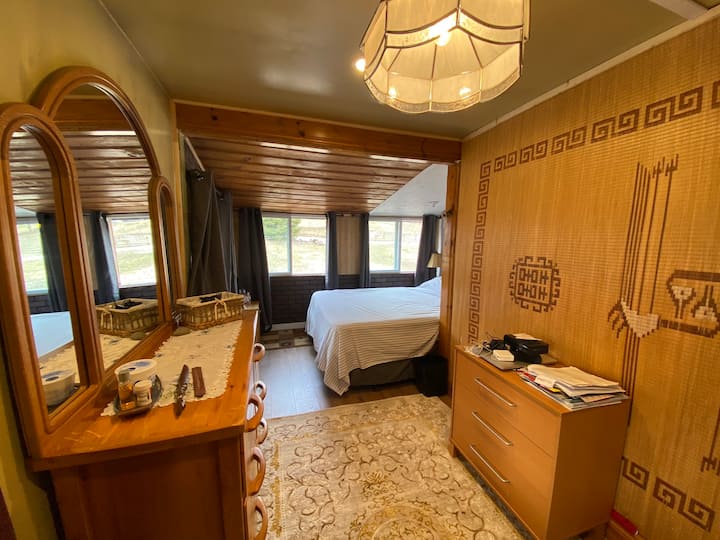 Cozy Lake House Bedroom - Whitchurch-Stouffville