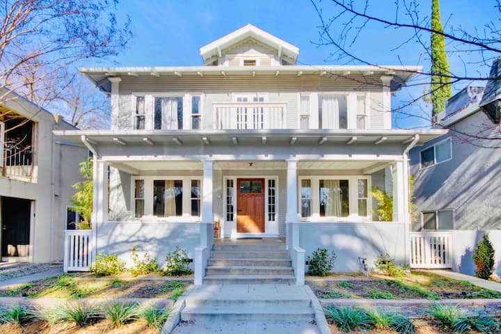 Midtown Paris Style Craftsman W/prvt Garage - Sacramento