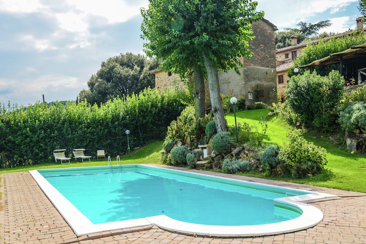 Maison De Vacances Moderne Avec Piscine - Umbría
