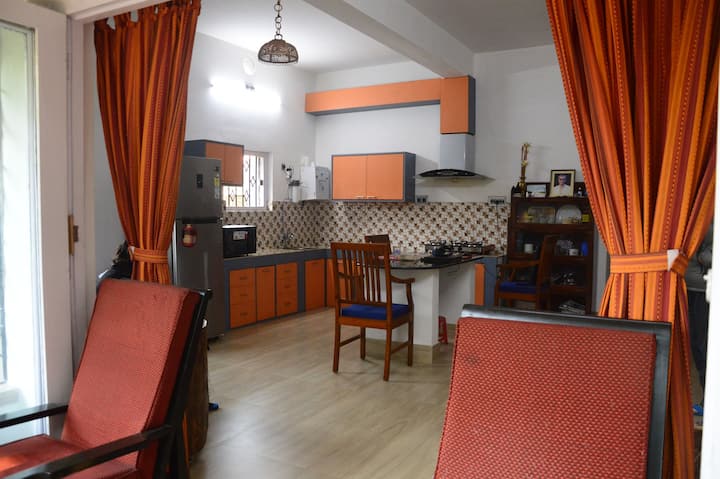 Dancing Lights Home Stay - Santiniketan